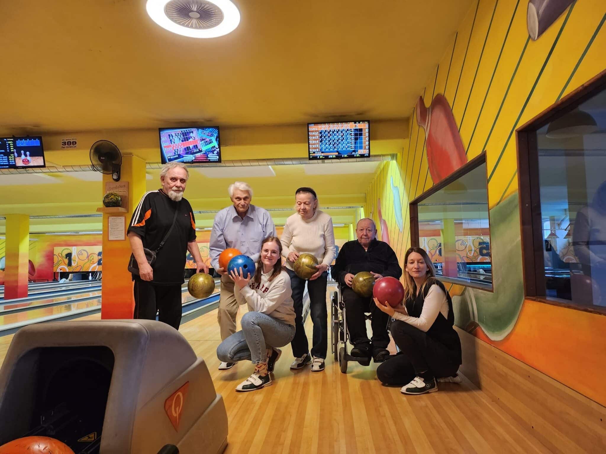 Návštěva bowlingu a restaurace - Plzeň